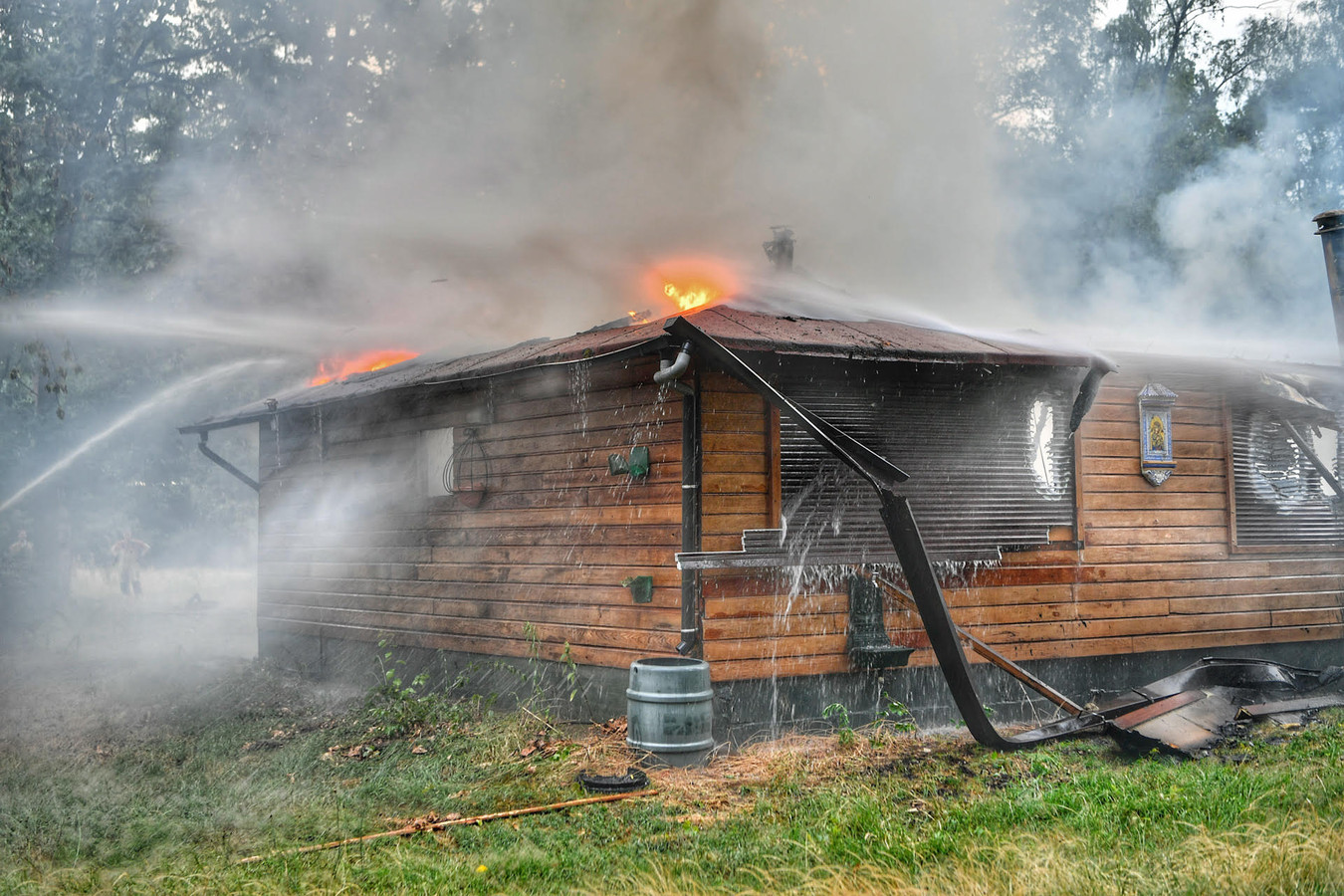 Tuinhuis verwoest bij grote brand in bossen tussen Waalre en Aalst ...