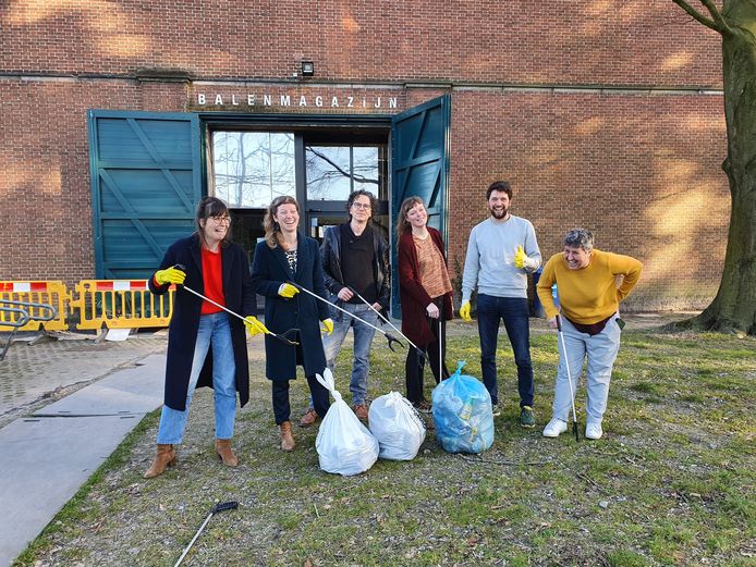 Vrijwilligers Balenmagazijn verzamelen zwerfvuil voor Gentse Gruute ...