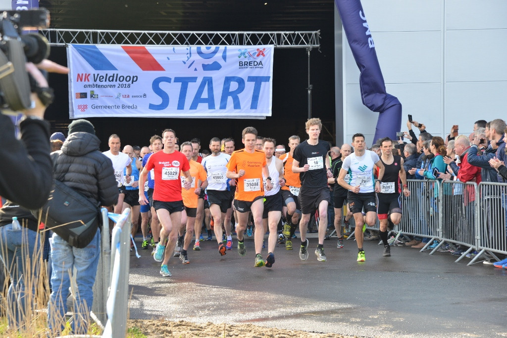 Duizenden ambtenaren lopen en wandelen in Breda tijdens NK veldloop op ... Duizenden ambtenaren lopen en wandelen in Breda tijdens NK veldloop op ...