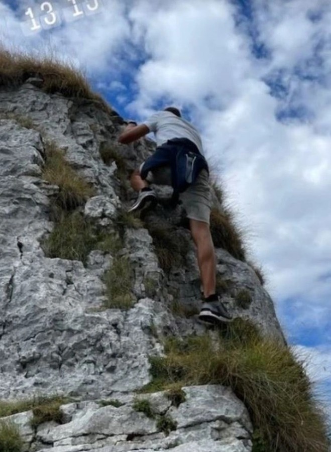 Un Italien fait une chute mortelle de 150 mètres en essayant d'attraper son téléphone portable ...
