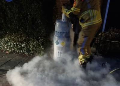 Medicinale zuurstoftank van vrouw lekt in Etten-Leur, brandweer rukt uit - Oozo.nl
