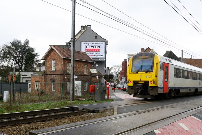 Stad geeft Infrabel toestemming oudste spoorwachtershuisje van het land ...
