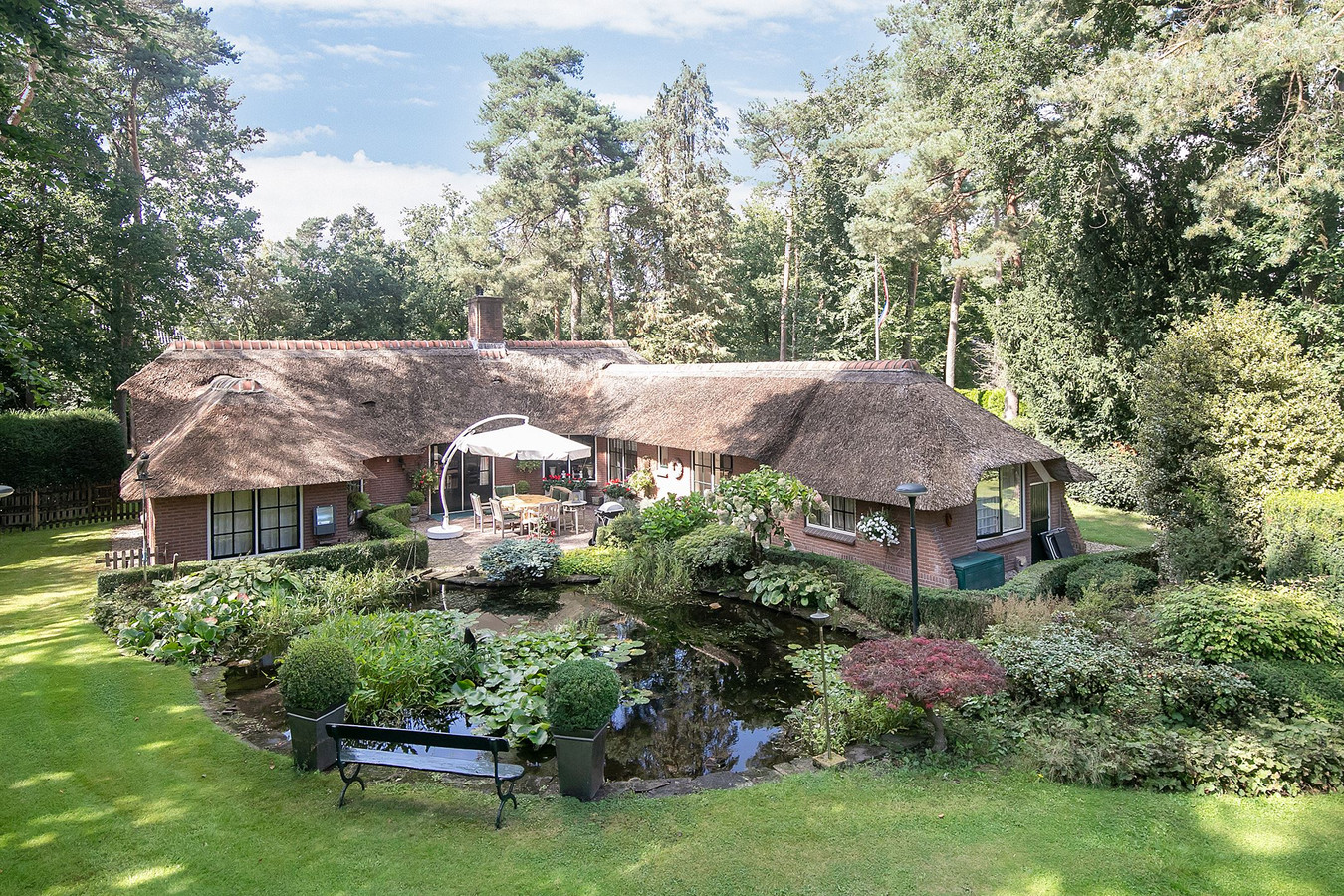 Roderik en Erlyn speelden potjes pool in een leeg zwembad: nu staat de ...