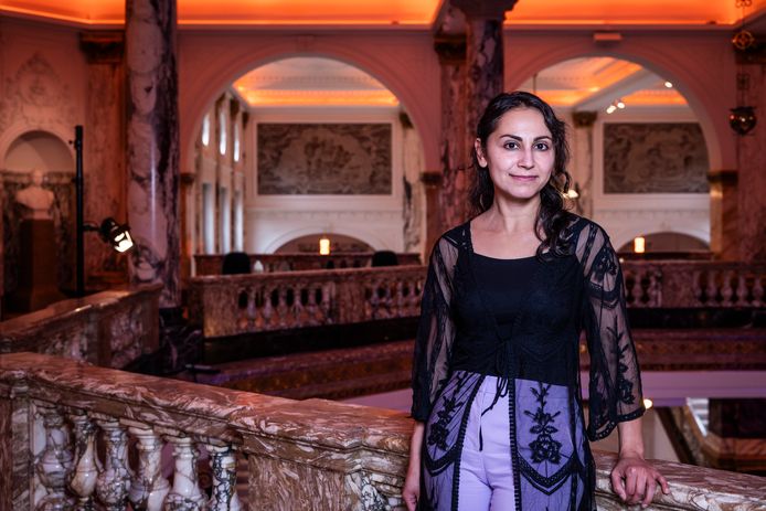 Niloufar (36) onderhandelde met talibanstrijders vanuit Nederland: ‘Ik zette mijn verstand op ...