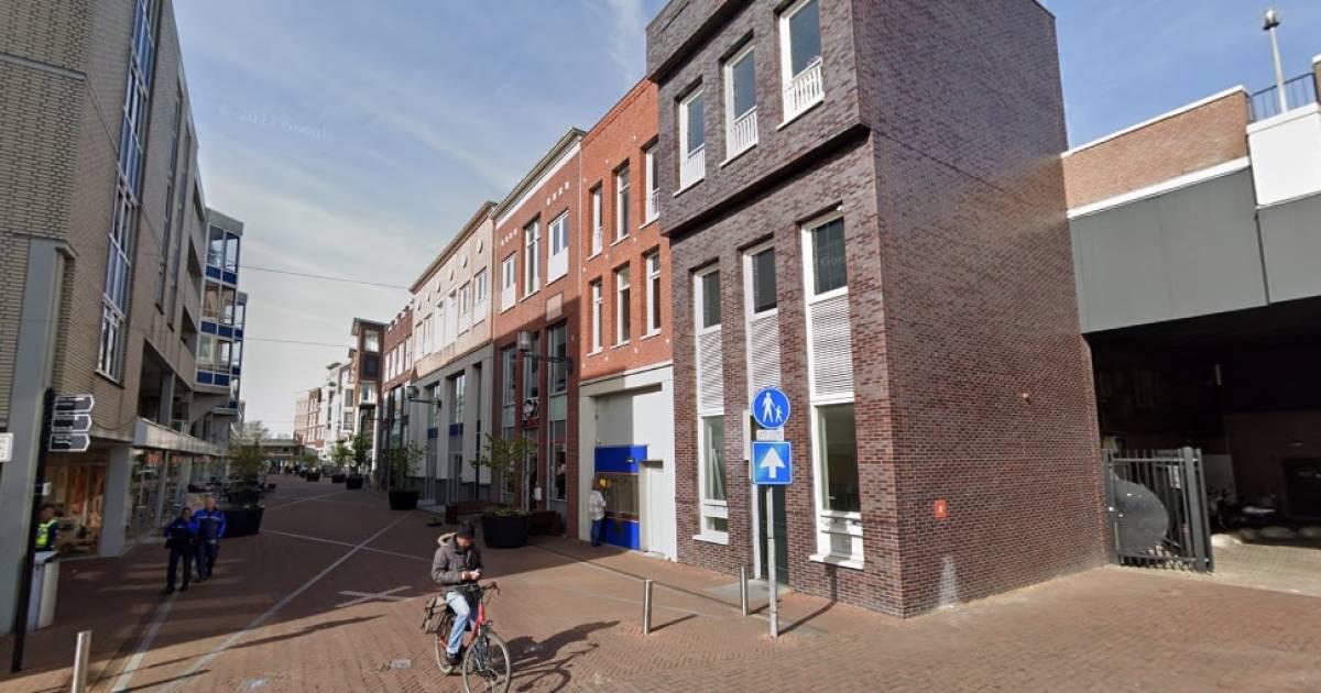 Extra verdieping met huizen boven winkels in Spijkenisser centrum ...