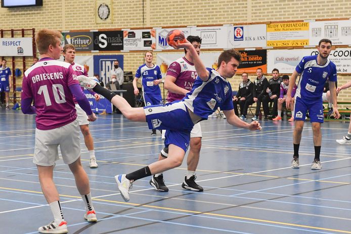 Izegem en Kortrijk houden elkaar in evenwicht in boeiende derby: “Op ...