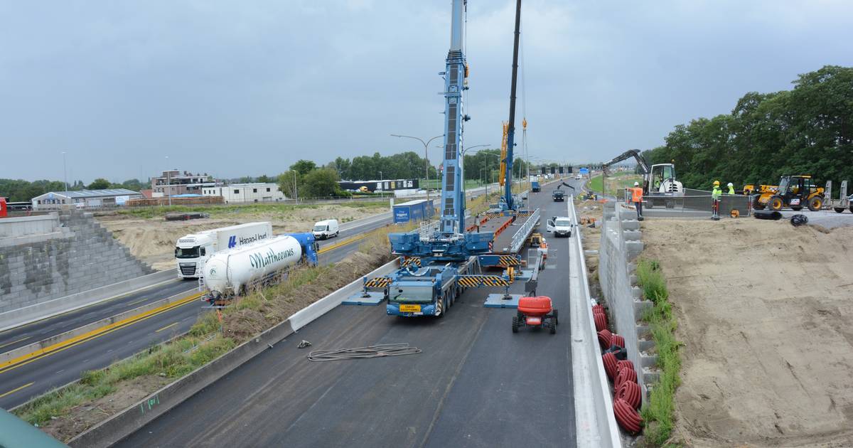 E17 dit weekend afgesloten voor plaatsing van tijdelijke brug over snelweg: “Werken komen deze ...
