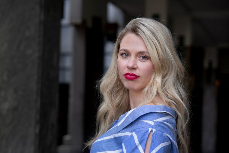 Cabaretier Lisa Loeb snapt het: maak van je gebreken een bv’tje