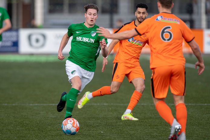 Gewisselde Mark de Graaf pinkt na late zege Eemdijk tranen weg: ‘Ik ...