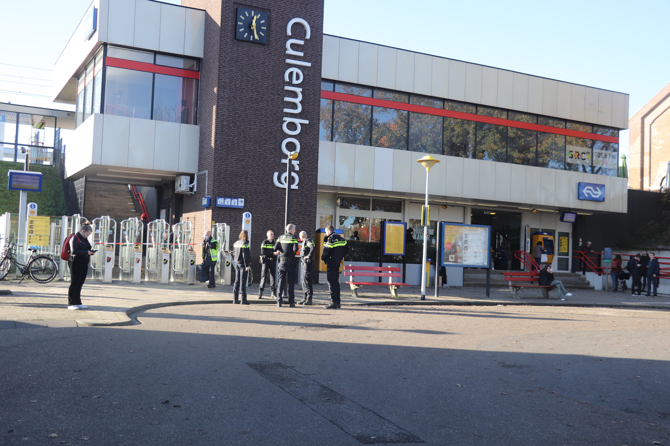 Station Culemborg weer open na aanrijding en urenlange stremming | Foto ...