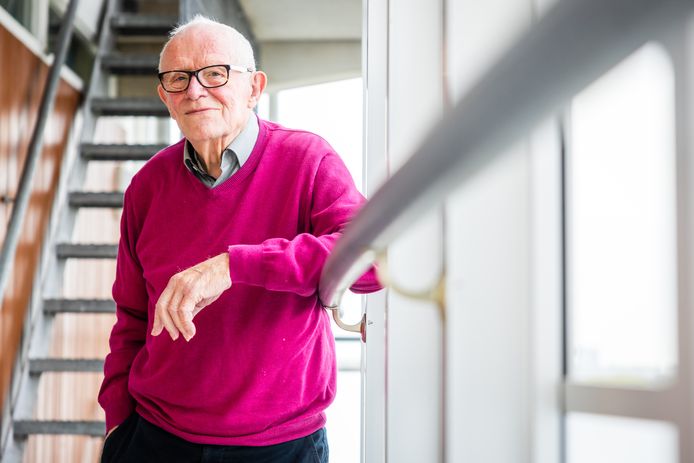 Bijna 80 jaar geleden viel een bom op Toms school: ‘Ik hoorde de ...
