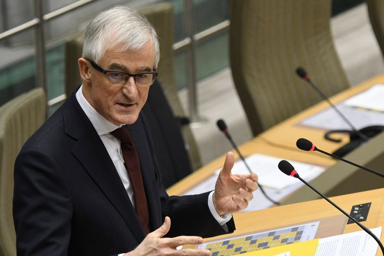 Bourgeois: "Wie zegt dat politici zakkenvullers zijn, holt de ...