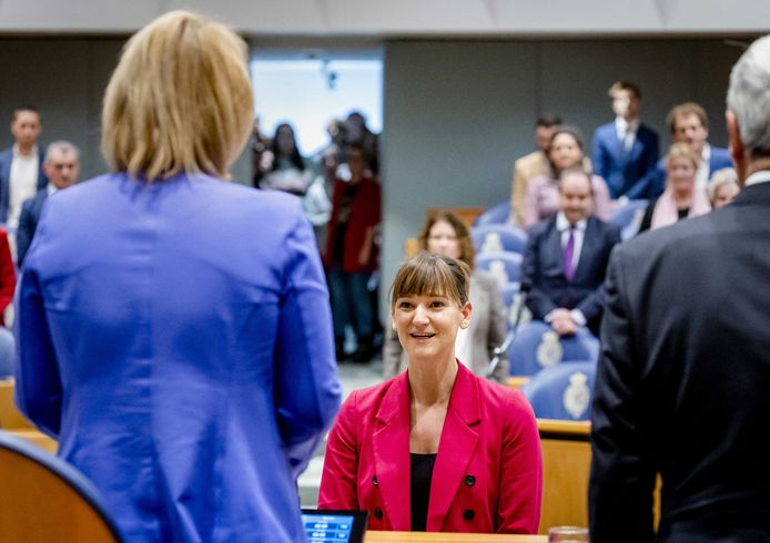 Arnhemse Sarah Dobbe beëdigd als Tweede Kamerlid na afzwaaien SP’er ...