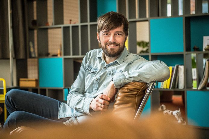 Tom Lenaerts neemt ons mee naar de psycholoog in ‘Therapie’: "Al die ...