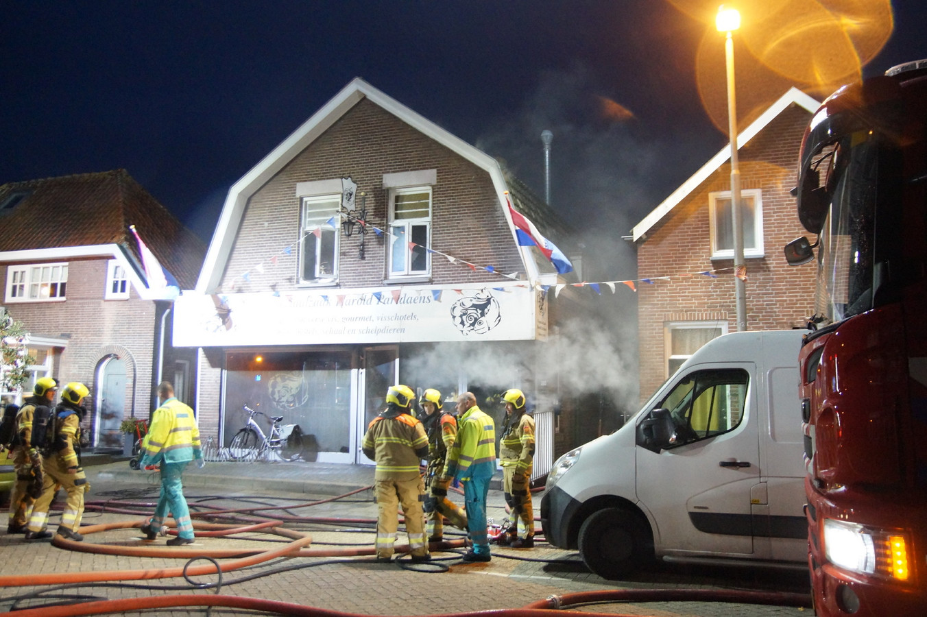 Herbouw afgebrande viszaak Drunen kan verder: eigenaar en buurvrouw ... Herbouw afgebrande viszaak Drunen kan verder: eigenaar en buurvrouw ...