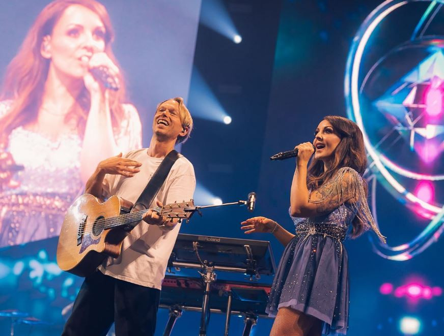 Zangeres Milk Inc maakt na dramatische pauze van tien jaar sensationele comeback: ‘Verrassing ...