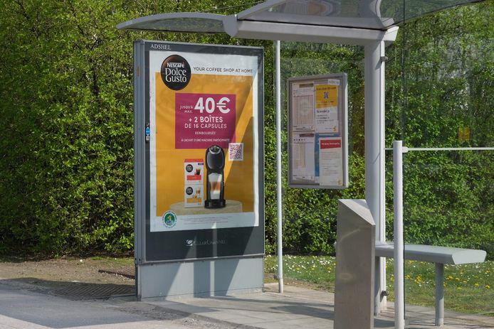 Franstalige advertentie op bushokje Da Vincilaan zet kwaad bloed ...