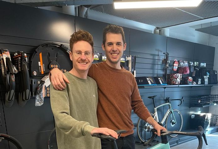 Wielervrienden Nils (33) en Gerben (33) openen nieuwe fietsenwinkel ...