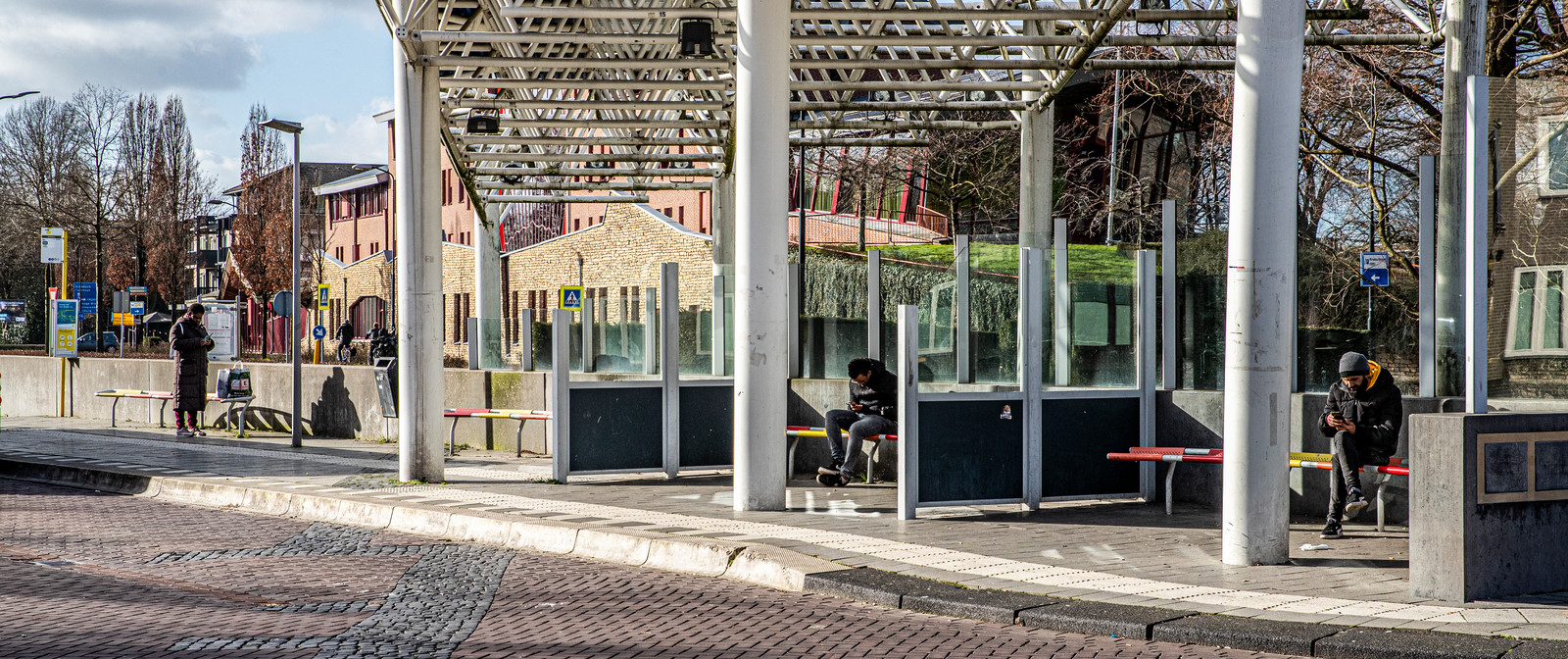 Oma, een ov-fiets of een taxi: reizigers zoeken alternatief vervoer ...