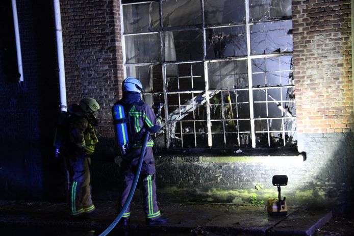 Zware brandschade in een van lokalen van Fort 2 | Wommelgem | hln.be