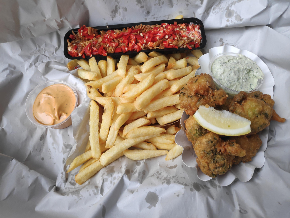 “De stoverijsaus is vermengd met de mayonaise. Het ziet er één groot ...