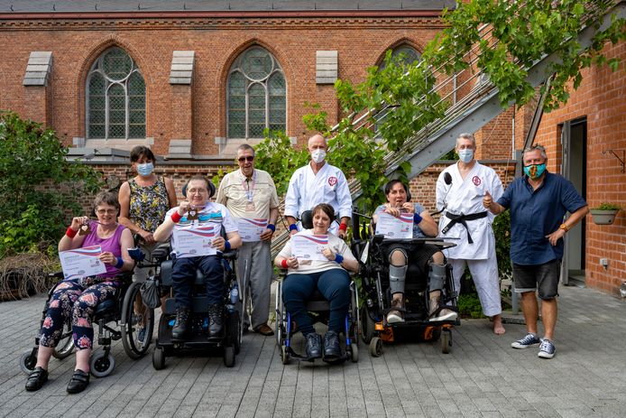 Medailles voor Avalon-sportievelingen na wereldkampioenschap G-karate ...