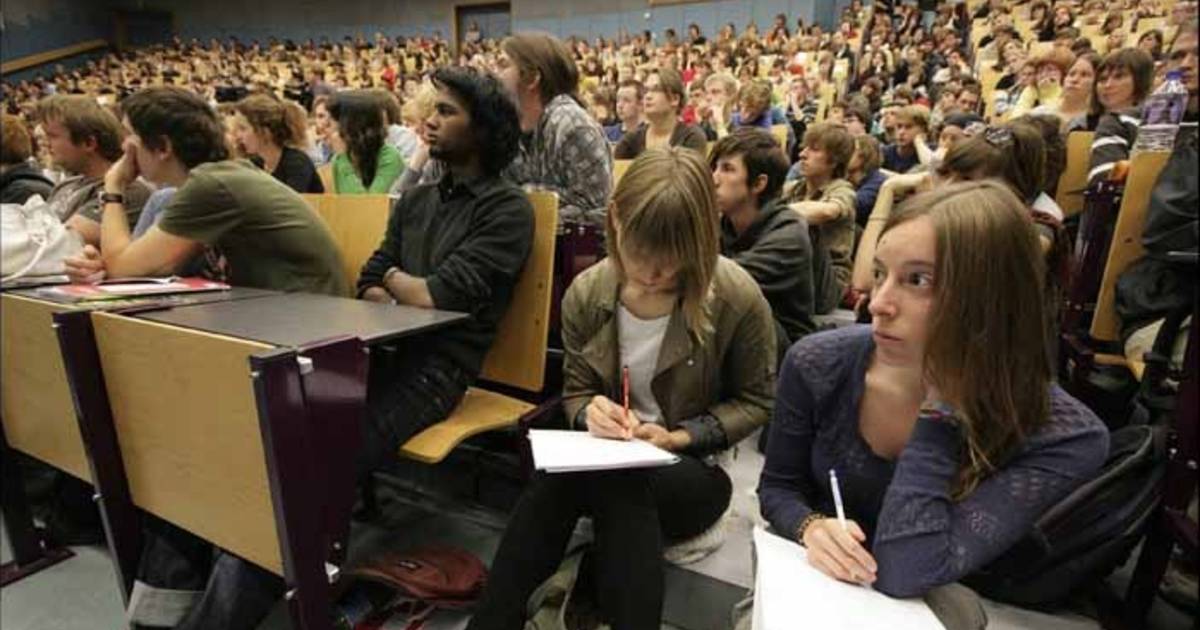 Studenten wisselen sneller van studierichting | Onderwijs | hln.be
