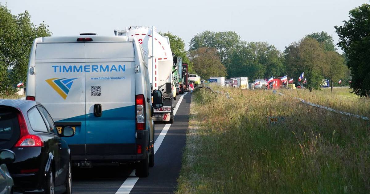 Veel schade, maar geen gewonden bij ongeluk op N36 bij Mariënberg: weg ...