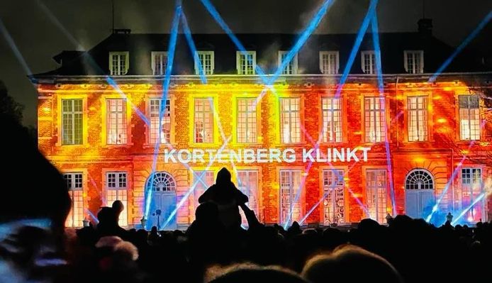 Kortenbergenaren klinken op het nieuwe jaar in CC Colomba en genieten ...