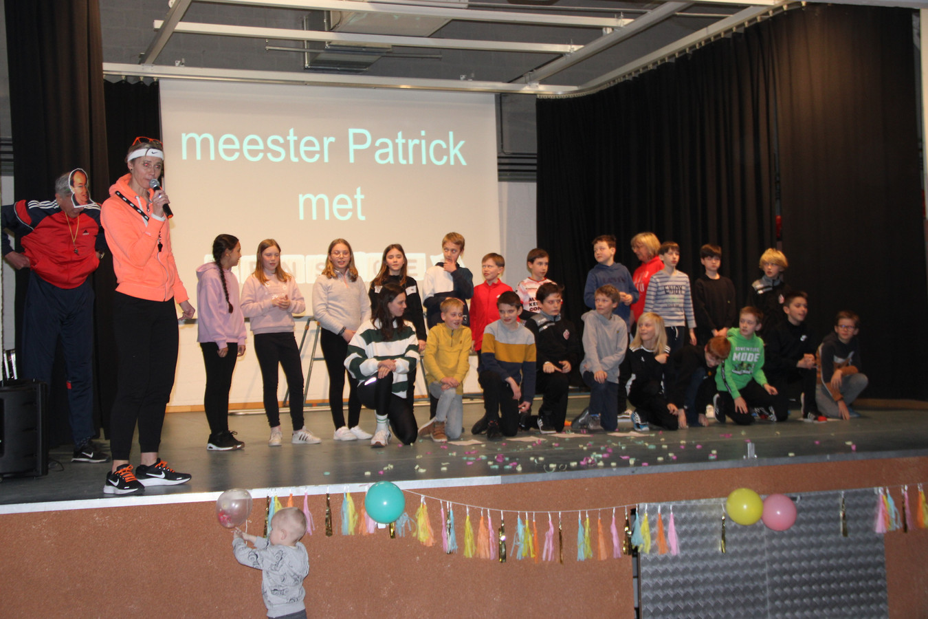 Meester Patrick neemt na carrière van 42 jaar afscheid van Dentergemse ...