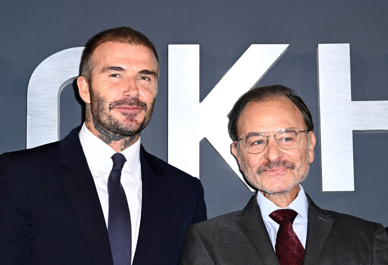 IN BEELD. Rode loper van ‘Beckham’: David en Victoria vergezeld door ...