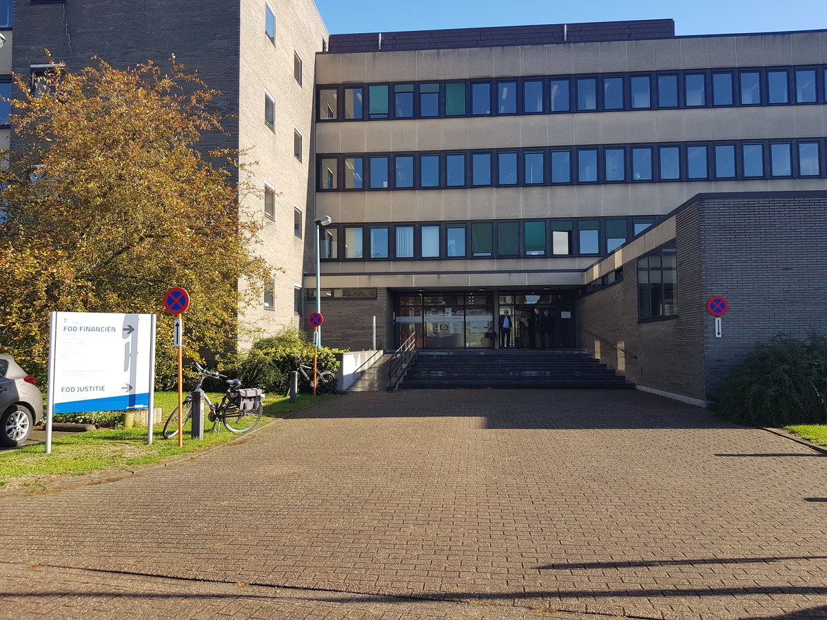 Politie treft bestuurder slapend aan na ongeval, man loopt vervolgens ... Politie treft bestuurder slapend aan na ongeval, man loopt vervolgens ...