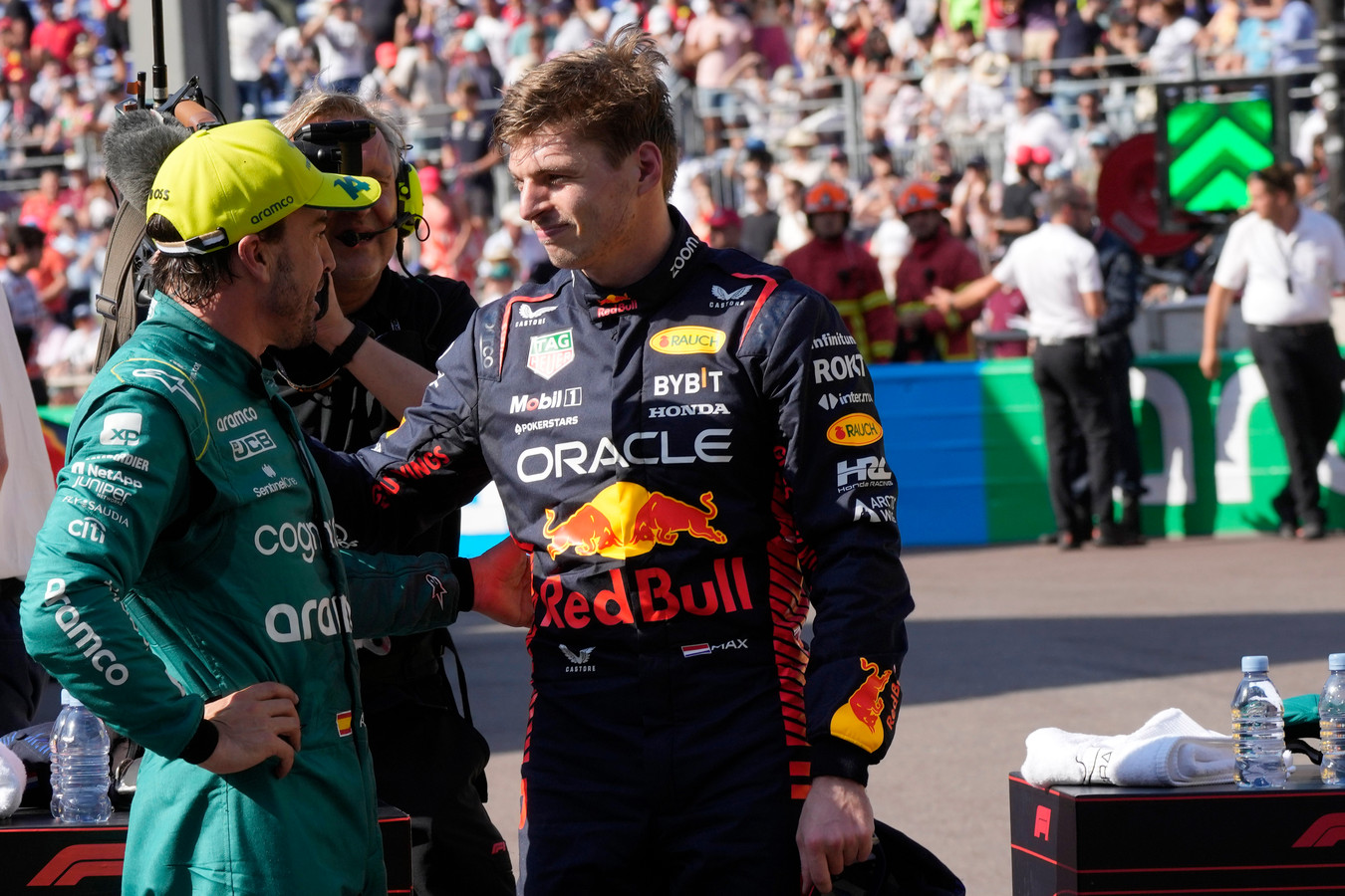 Zelfs Max Verstappen lijkt Fernando Alonso op het circuit van Barcelona zijn 33ste zege te ...