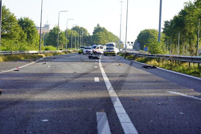 Man (30) overleden na ongeluk op A27 bij Oosterhout | Oosterhout ...