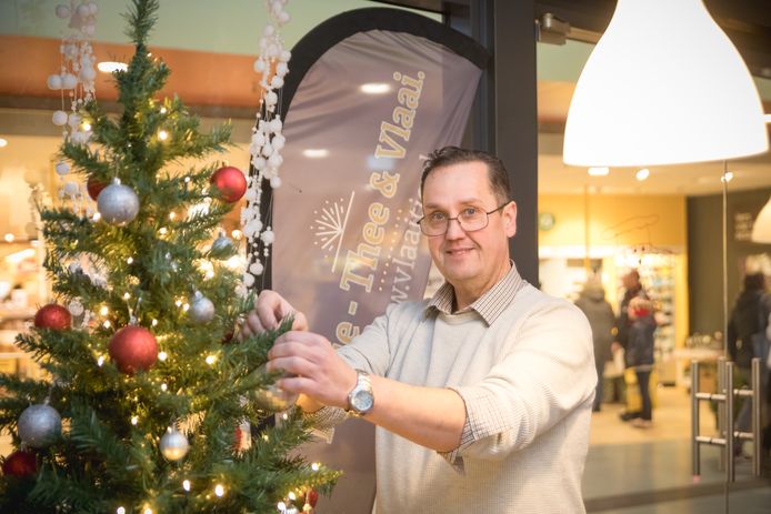 Vlaaienbakker Henk Bor lacht weer: hij heeft een nieuwe winkel ...