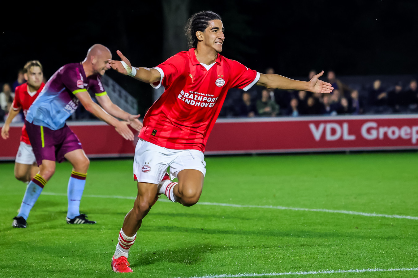 PSV-talent Tai Abed krijgt energie van zijn inspirator Eran Zahavi en ...