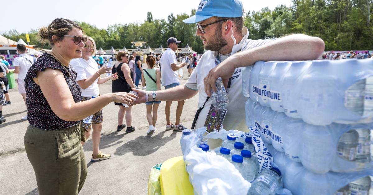 Tropische dag met volle stranden en festivals verloopt zonder grote ...