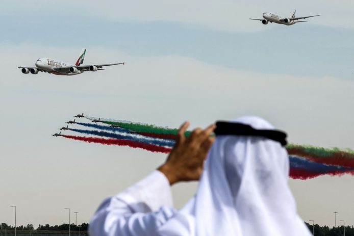 Emirates passe une méga-commande de 52 milliards de dollars à Boeing ...