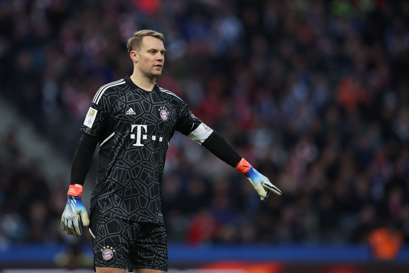 Manuel Neuer op weg naar de uitgang bij Bayern? Doelman zet met ... Manuel Neuer op weg naar de uitgang bij Bayern? Doelman zet met ...