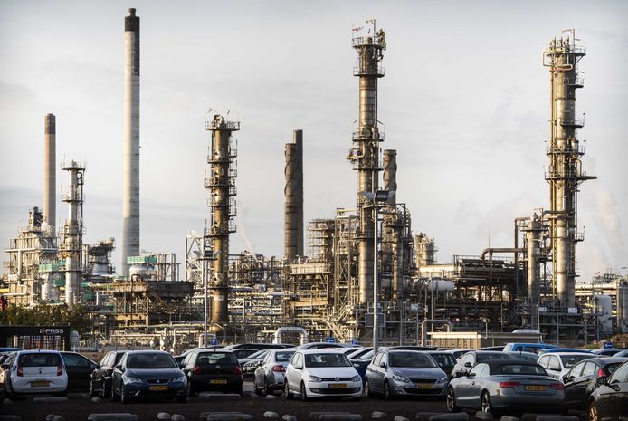 Shell: raffinaderij Pernis nog zeker twee weken plat | Rotterdam | AD.nl