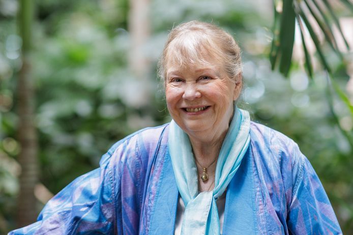 Bloemen uitvaart Wieteke van Dort naar Indisch Monument | Show ...