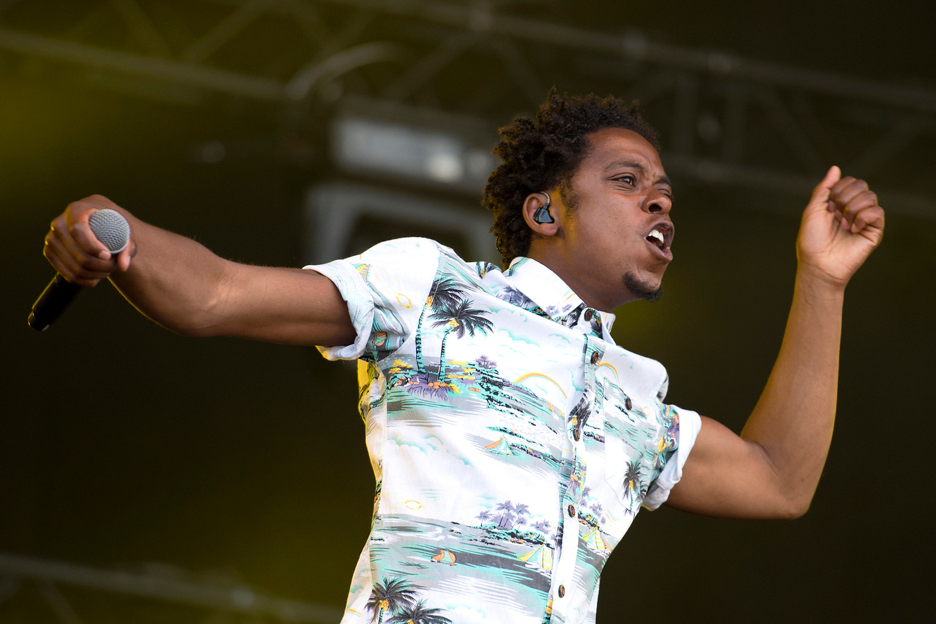 Rapper Typhoon staande gehouden om huidskleur | Foto | AD.nl