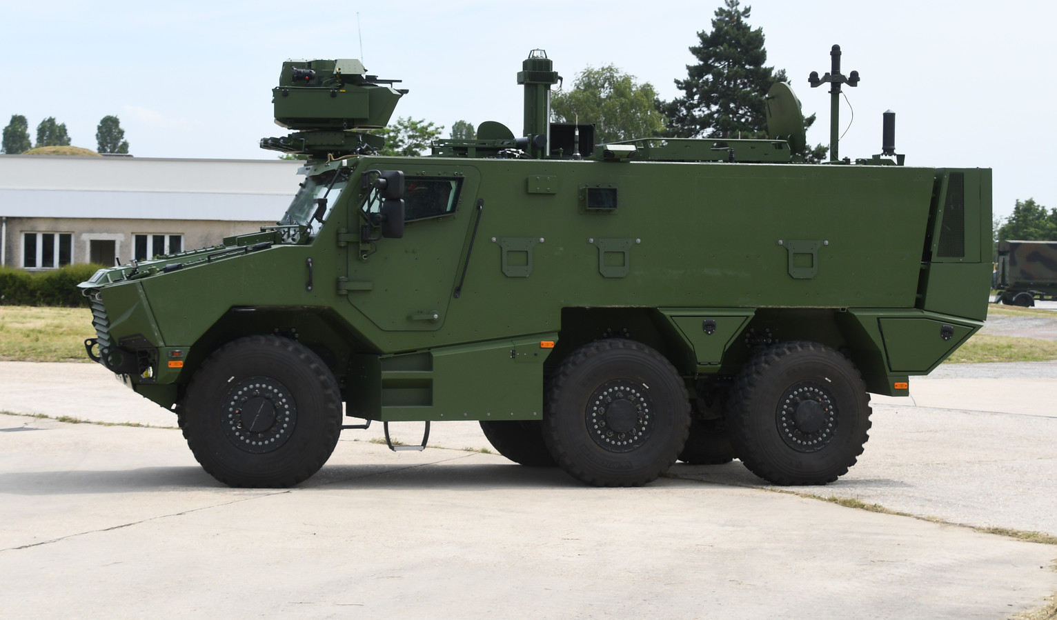 Bedrijf dat pantserwagens maakt voor Defensie getroffen door ...