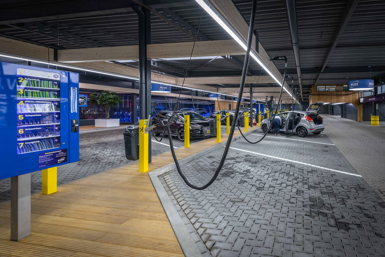 Een kijkje bij de grootste wasstraat van Zeeland: ‘Dit is onze ...