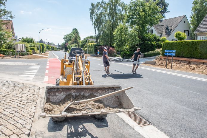 Graaf van Landaststraat gaat vrijdag weer open: stiller wegdek, brede ...