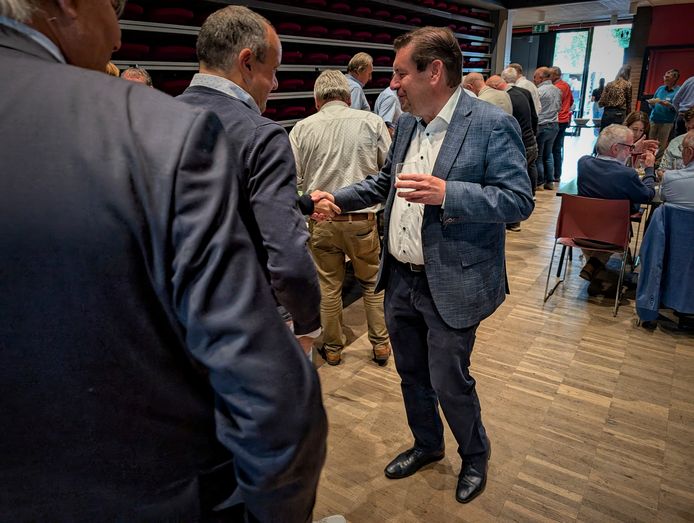 KIJK. Tim ‘El Tractor’ Declercq geeft paard het nakijken op Winkel ...