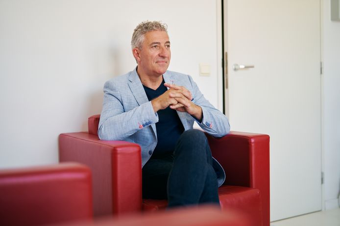 Hugo Foets (59), de man achter 100% Retro-festival, spreekt voor het ...