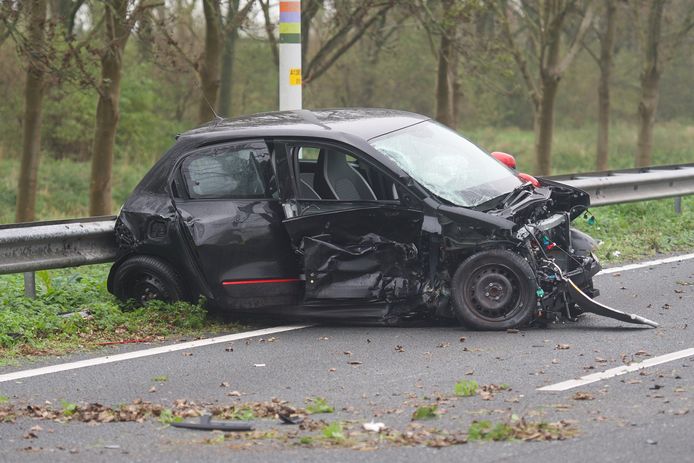 In beeld: zo zag de chaos eruit na spookrijder-ongeval op A12 | Chaos na heftig ongeval met ...