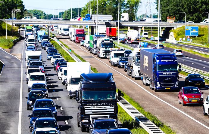 Rijkswaterstaat wil minder Brabants verkeer op de A16 en A29: ‘Blijf ...