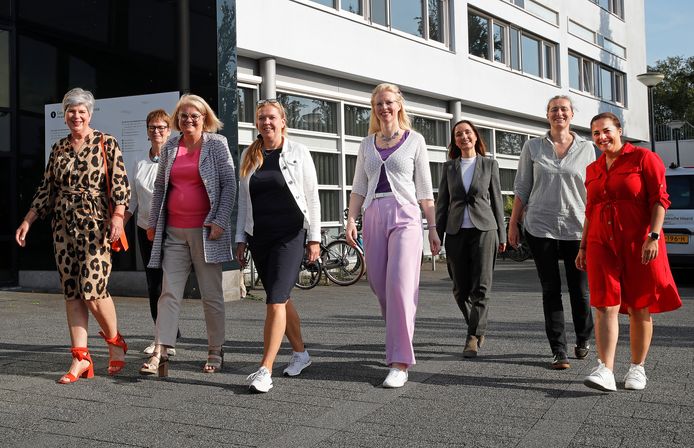 Deze vrouwen willen het mannelijke bolwerk van de politiek doorbreken ...